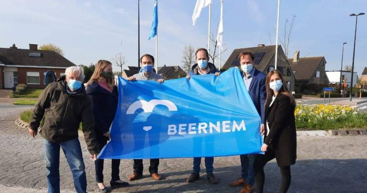 Daar wappert het nieuwe logo van Beernem: “Met de B van Boeren, Beleven ...