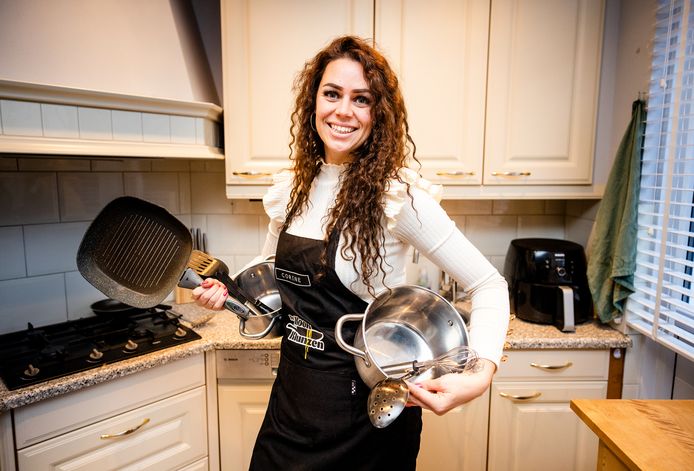 Nieuw tv-programma De Kookklunzen is Corine op het lijf geschreven: ‘Als ik kook is het chaos ...