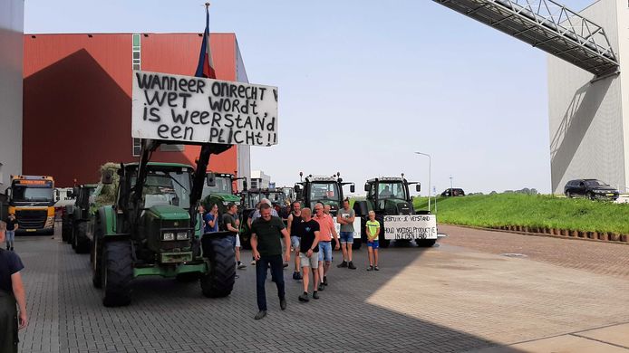 Stikstofprotest: boeren uit Staphorst en Rouveen met trekkers naar ...