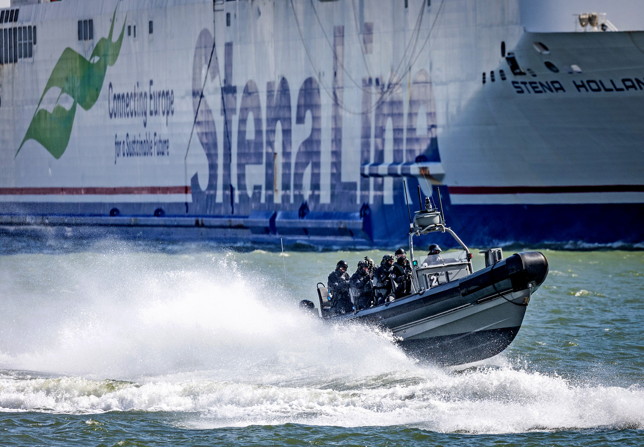 Deze pijlsnelle boten worden gebruikt in strijd tegen terroristische ...