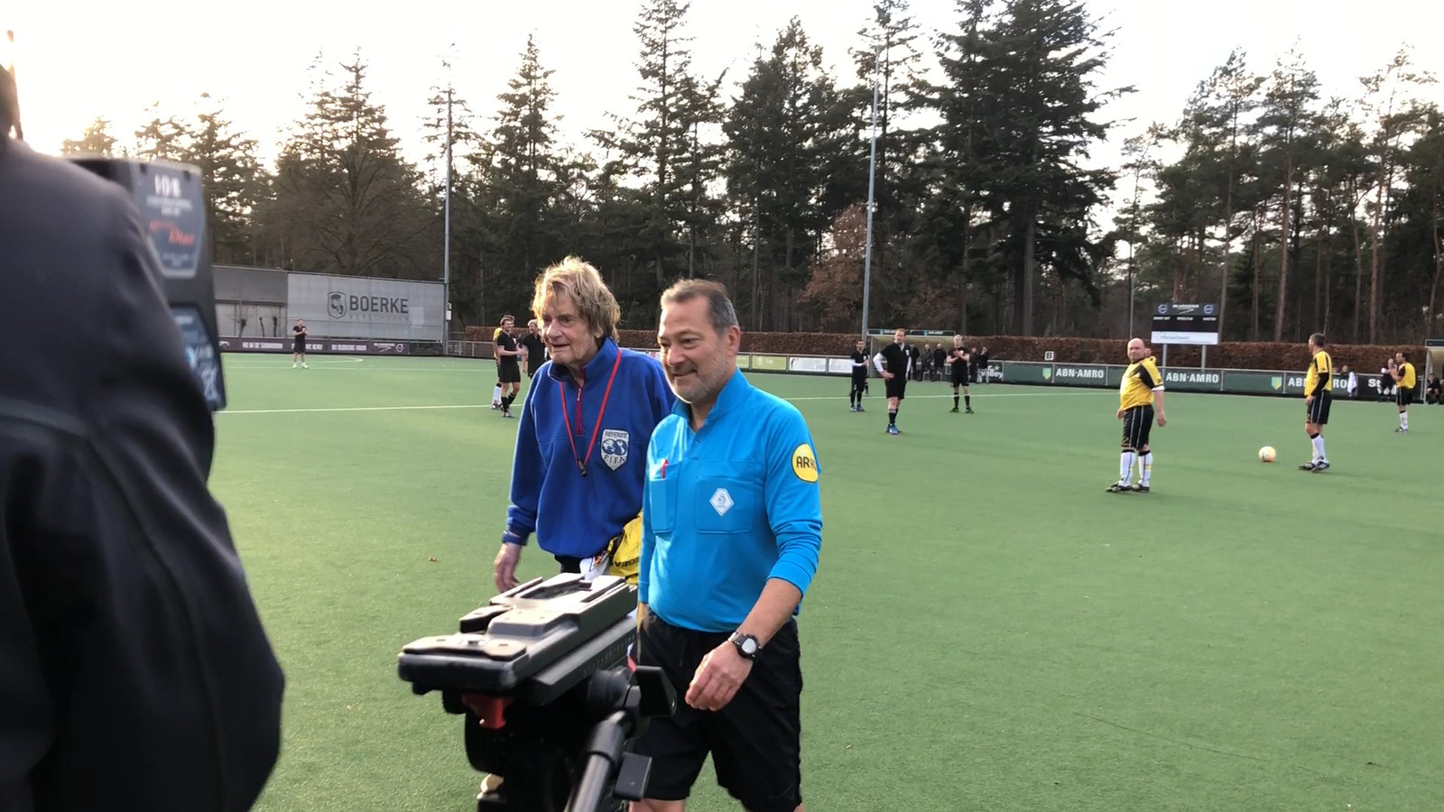 'Paradijsvogel' Frans Derks bij nieuwjaarswedstrijd oud-NAC - Zwart-Wit ...