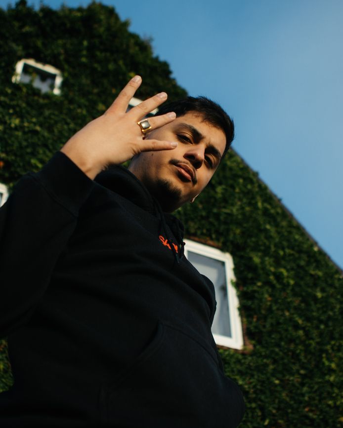 Rapper Laylo uit Eindhoven geeft zich bloot op goudeerlijke nieuwe ...