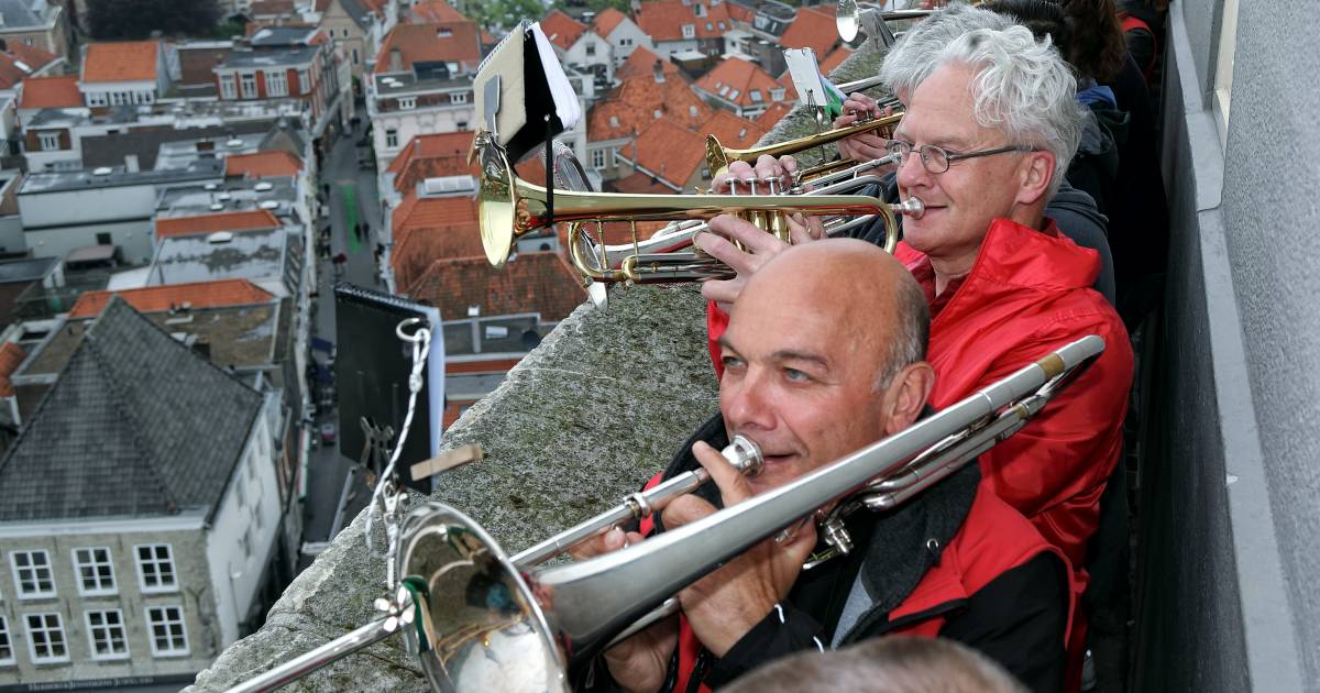 Bergse koperblazers laten vanaf Peperbus hoog niveau horen bij start ...