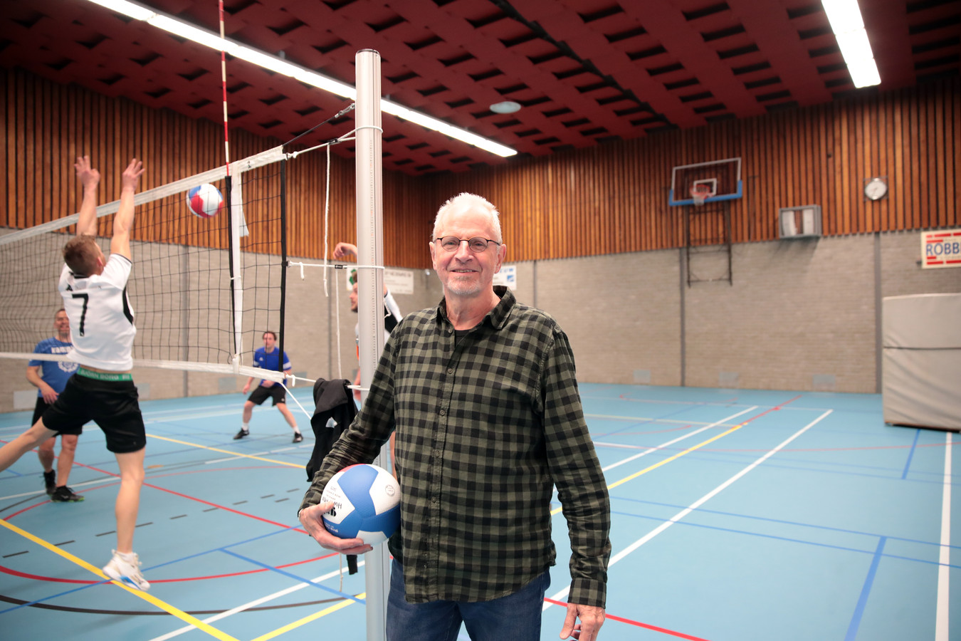 Volleybalclub zat zonder bestuur, dus werd Anco voorzitter, secretaris ...