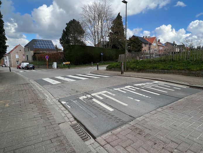 Na paasvakantie enkele dagen hinder door heraanleg verhoogde kruispunten Moorselstraat ...