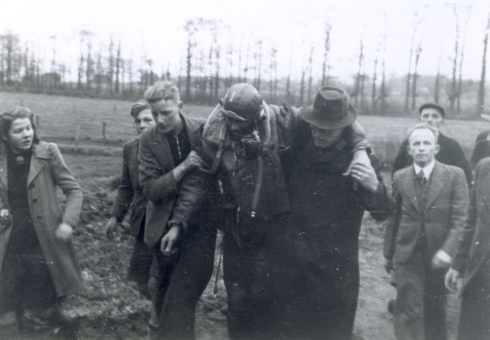 WO2 in foto’s: ‘Maken van oorlogskiekjes was typisch Nederlands ...