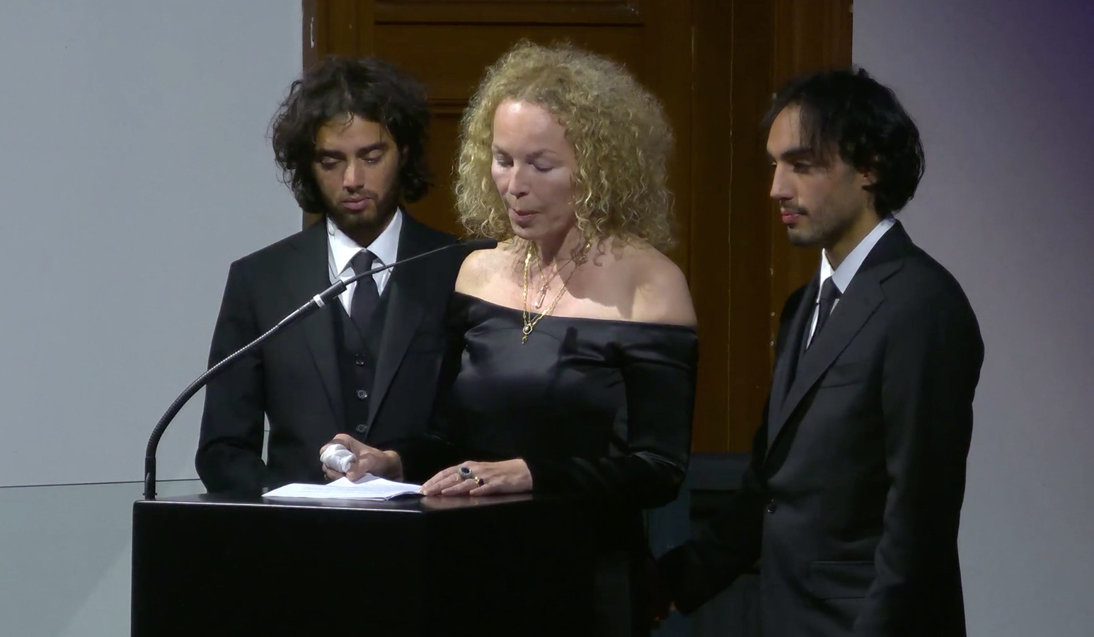 Moeder Reiky de Valk bij emotionele herdenking: ‘Hij heeft me de ...