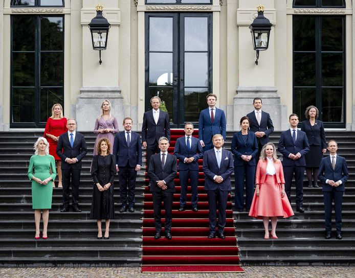 De bordesfoto is gemaakt, maar wie zijn de ministers in het nieuwe kabinet-Schoof? We stellen ze ...