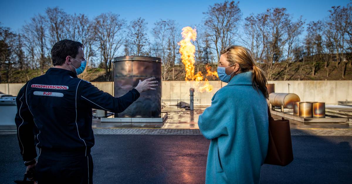 IN BEELD. Minister Verlinden brengt werkbezoek aan Limburgse veiligheidsschool PLOT | Genk | hln.be