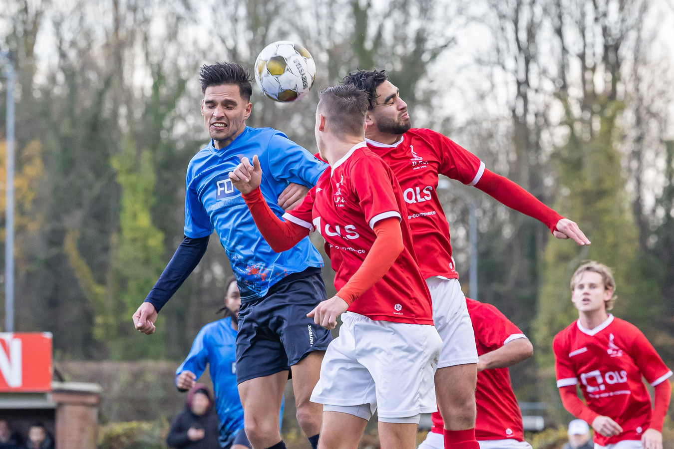 Dubbeldam wint met 0-14 en drie keer rood in Hardinxveld; dit is het ...