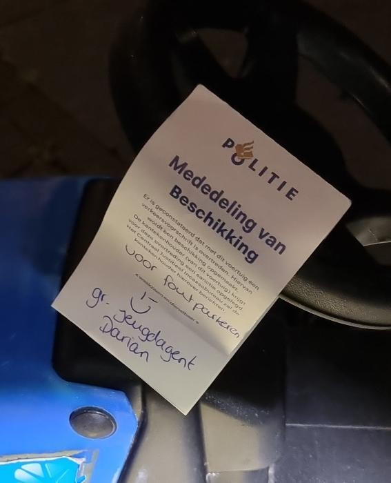 Bestuurder krijgt ‘boete met knipoog’ voor fout parkeren minitractor ... Bestuurder krijgt ‘boete met knipoog’ voor fout parkeren minitractor ...