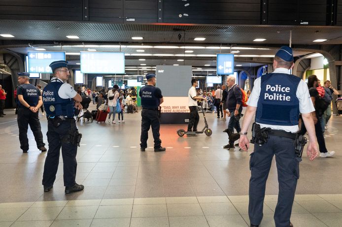 Nationale crisisoverleg evalueert morgen grootschalige politieactie ...