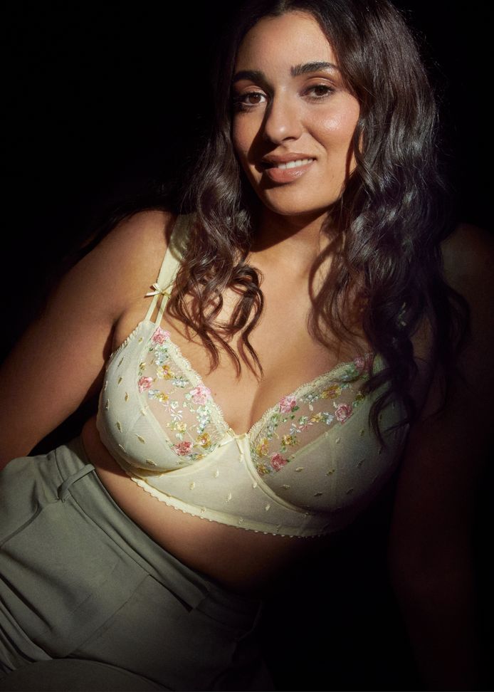 Geen modellen, wel echte vrouwen met volle boezems: PrimaDonna-lovers getuigen in nieuwe ...