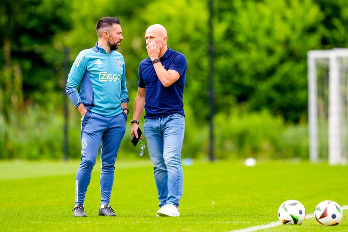Miljoenenbezuiniging dwingt Ajax de broekriem aan te halen: eerst ... Miljoenenbezuiniging dwingt Ajax de broekriem aan te halen: eerst ...