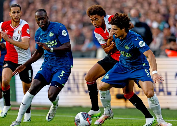 Hoe Bosz de gammele defensie van PSV stand wil laten houden tegen Sturm ...