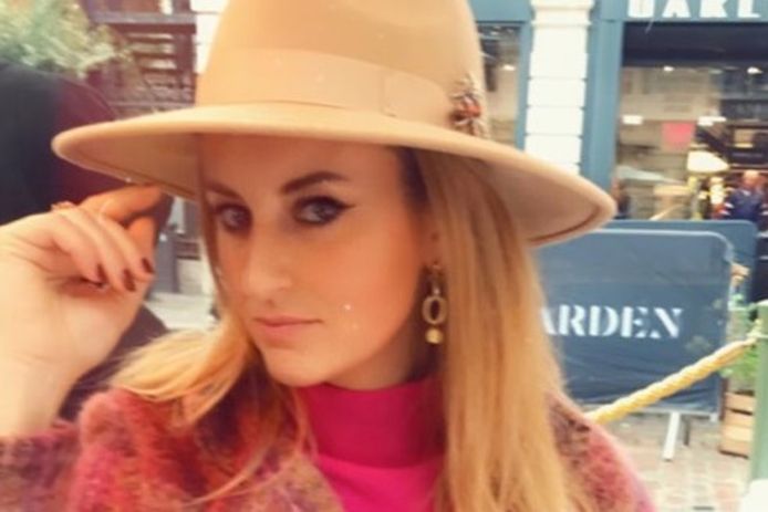 Nancy (37) wordt wakker door motor van haar Porsche Panamera en ziet de ...