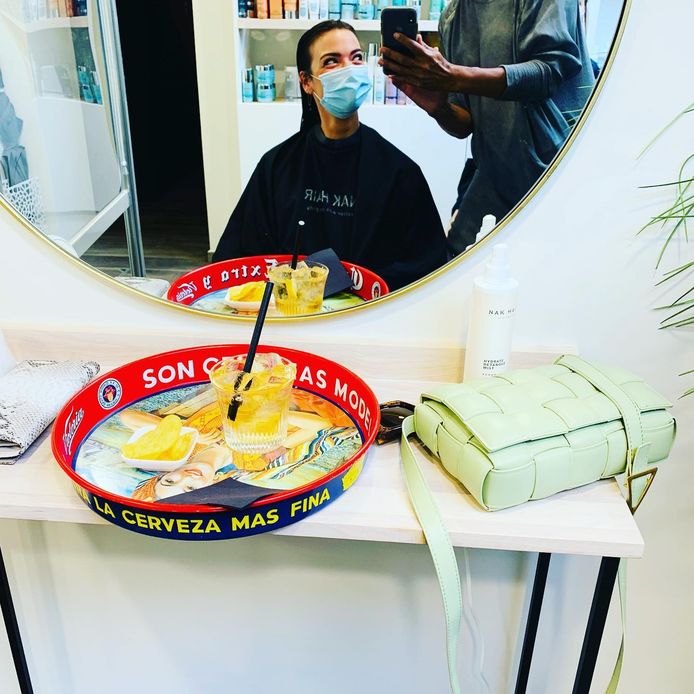 Miss België knipt lintje Savagan Home door: “Eerst een nieuw kapsel ...