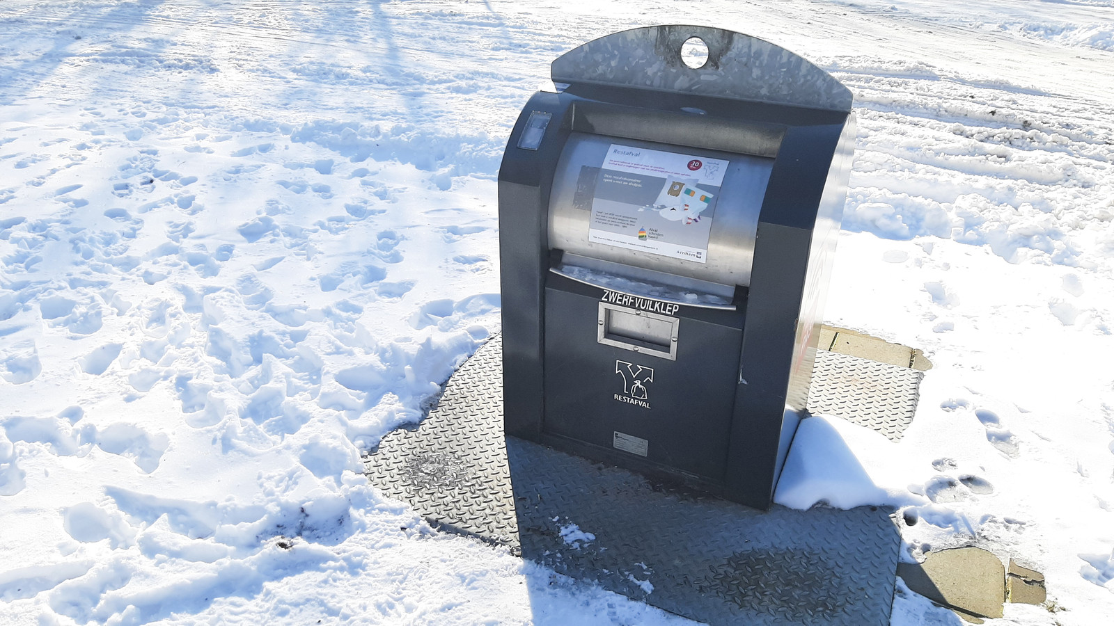Ophalen afval en legen containers in Arnhem wordt maandag hervat | Foto ...