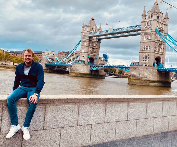 Vlaamse arts in Londen kreeg als een van de eerste Belgen coronavaccin ...