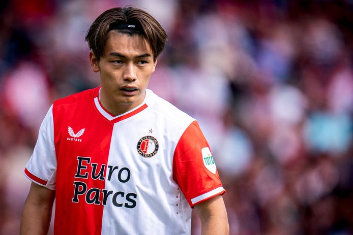 Ayase Ueda maakt eerste treffer voor Feyenoord bij oefenduel met Willem ...