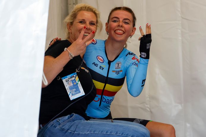 Historique: Febe Jooris devient la première juniore belge à monter sur le podium du contre-la ...