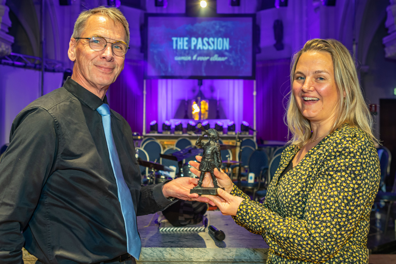 Muziekvereniging Nieuw-Vossemeer onderscheiden na zinderende opvoering ...