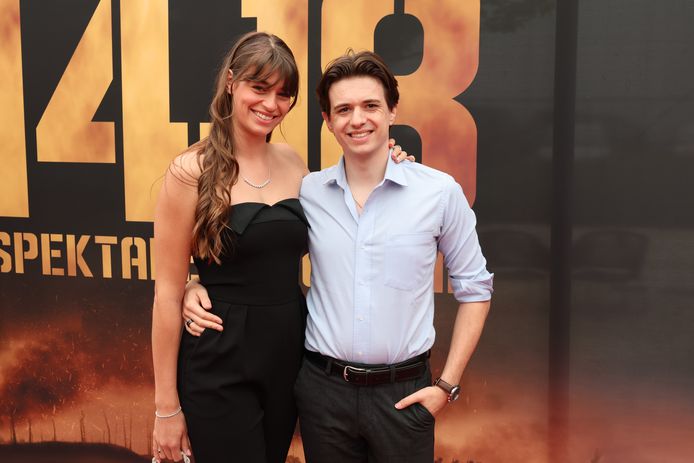 IN BEELD. Maureen Vanherberghen voor het eerst met babybuik op de rode ...