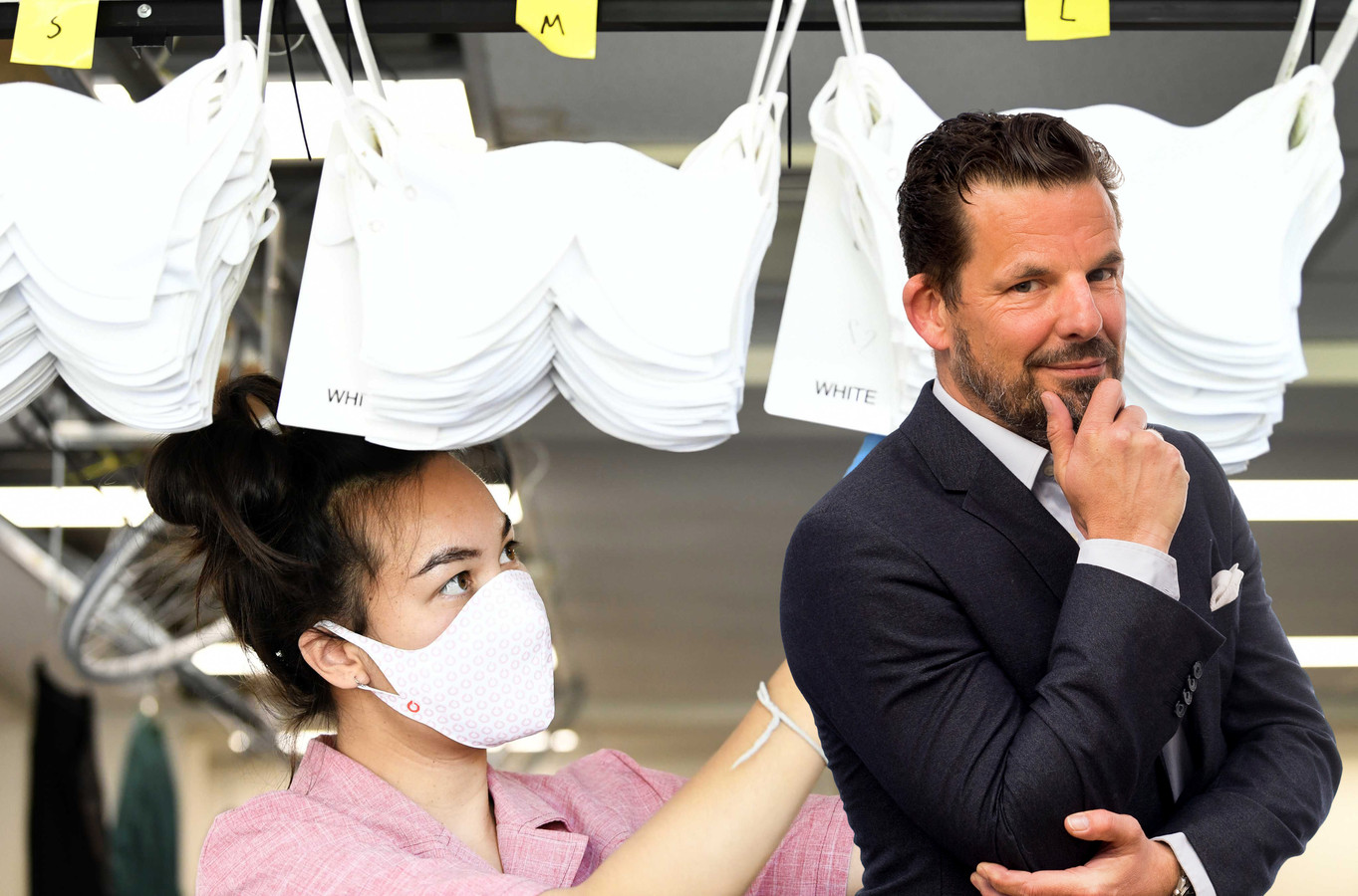 Hippe mondkapjes? Ik heb liever een historisch verantwoord kapje | Foto ...