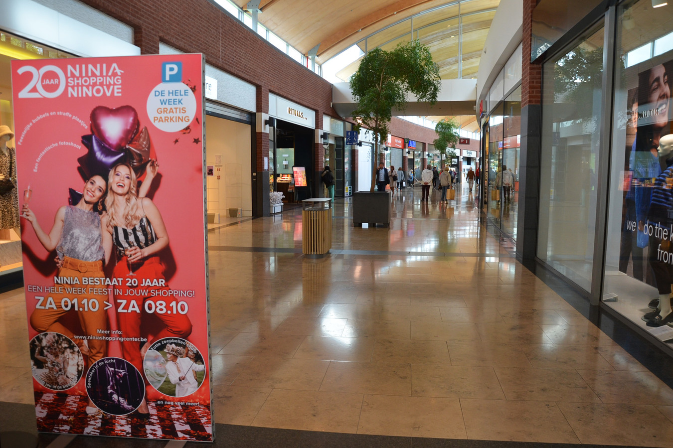 Ninia Shopping Center viert 20-jarig bestaan: “Winkelcentrum pal in ...