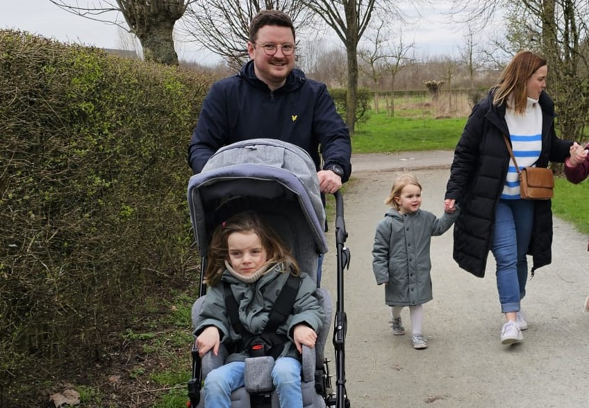 “Ze was vrolijk en sociaal, twee jaar later kan ze nog amper praten ...
