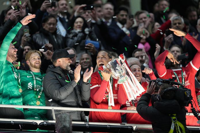 Van Dijk is de held van Wembley! Nederlander bezorgt Liverpool de ...