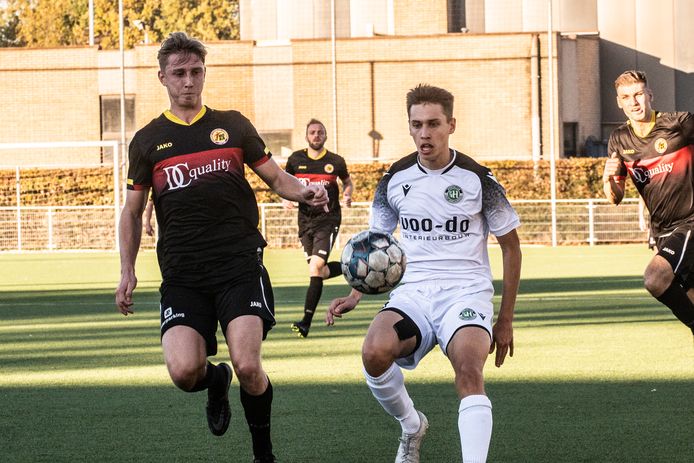 Kristofer Bocesvki (SC Hoegaarden-Outgaarden) legt er vier binnen tegen ...