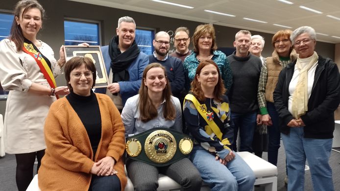 Gemeente zet wereldkampioene Femke Hermans in de bloemen: “Een ...