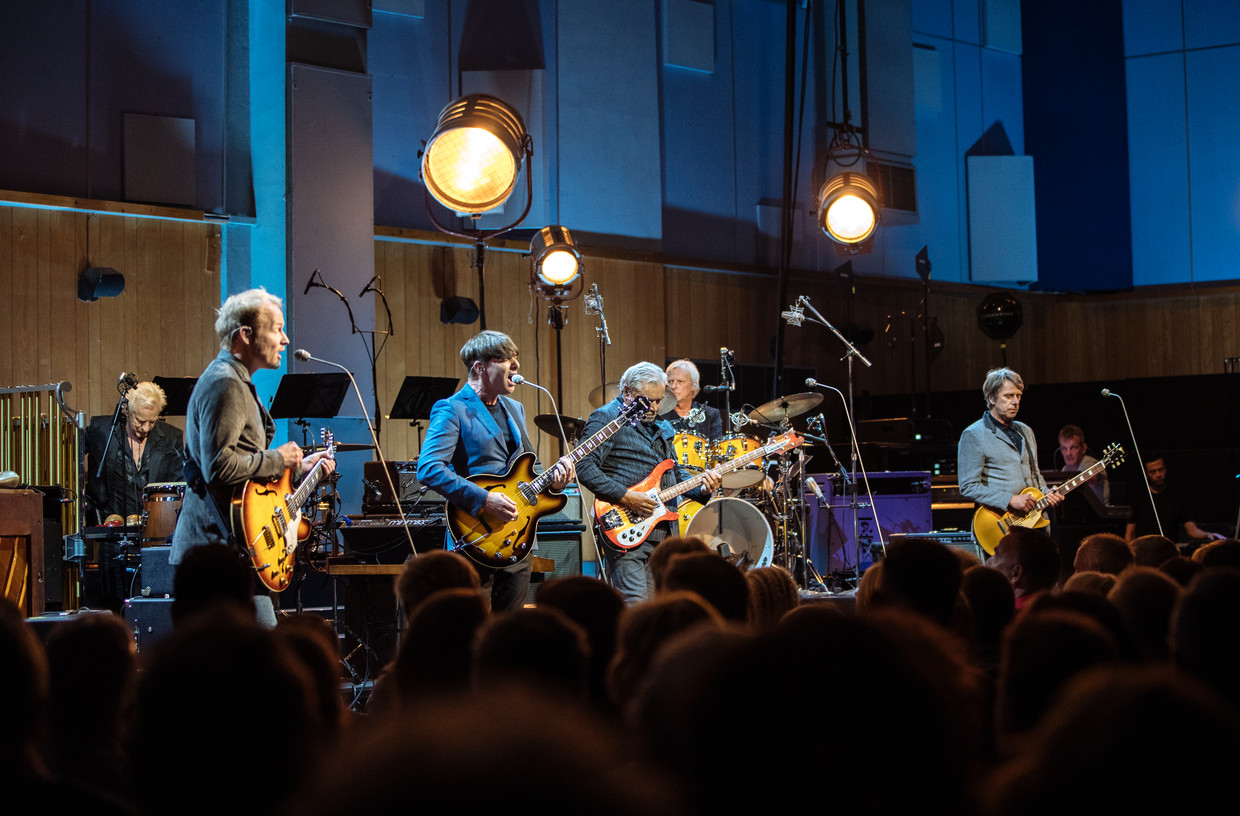 The Analogues vertolken Abbey Road levensecht | Het Parool