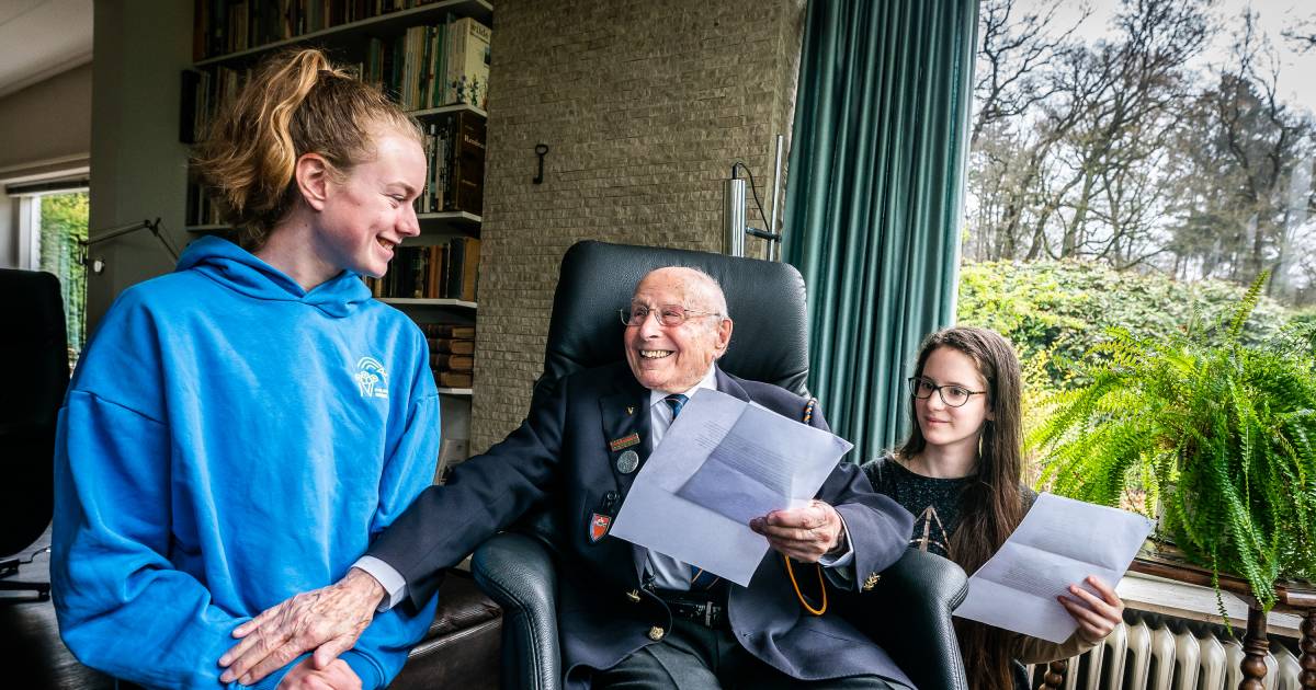 Scholieren verrassen veteraan Max Wolff (97) met persoonlijke brief ...