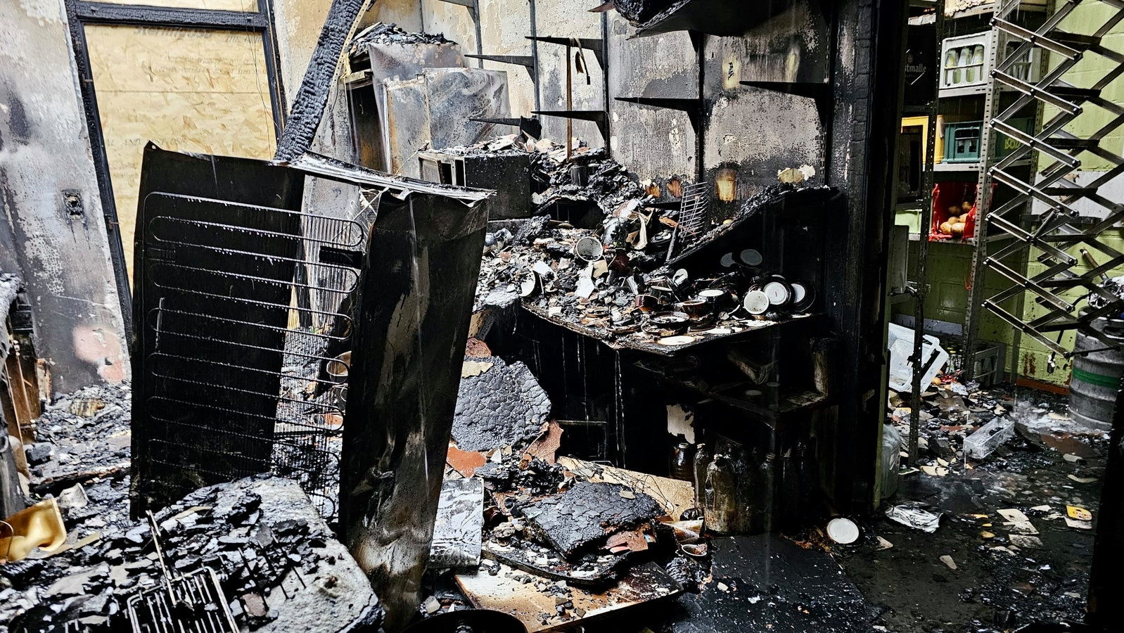 Zware brand vernielt café ‘De Waterlander’ in Bornem: “Je zaak na 23 ...