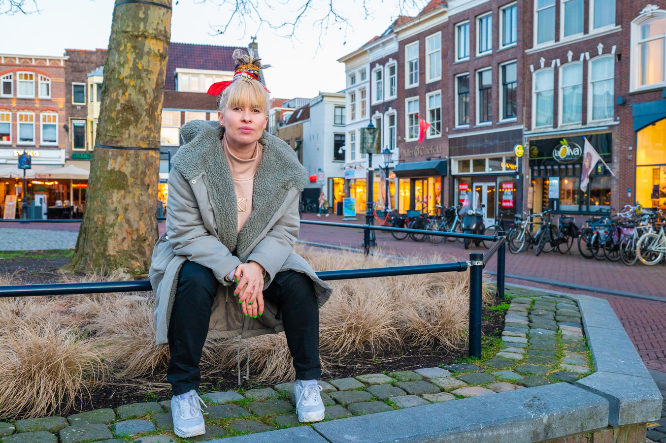 Anne-Fay heeft een zwarte moeder, maar háár huid is wit: ‘Wie mij niet ...