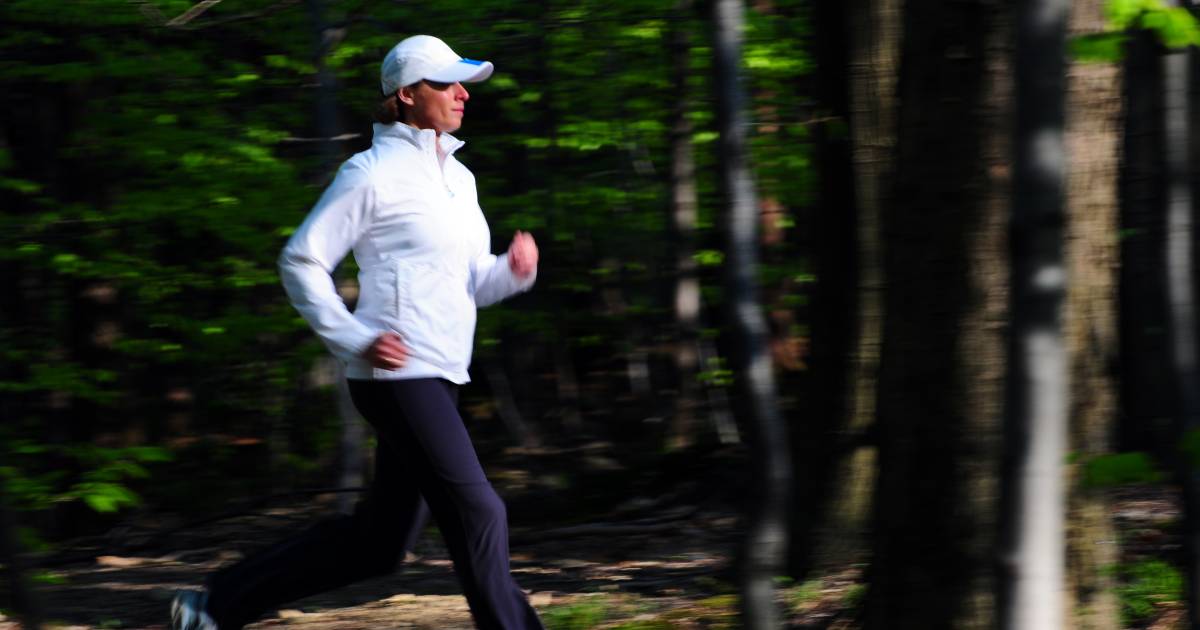 Tijdens hardlooprondje valt man (36) haar aan en probeert haar broek ...