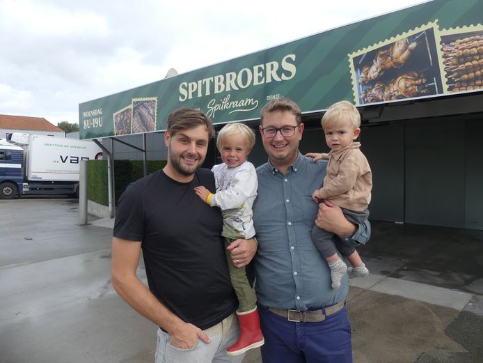 Tim (32) en Bart (34) nemen bekend kippenkraam in Deinze over als ...