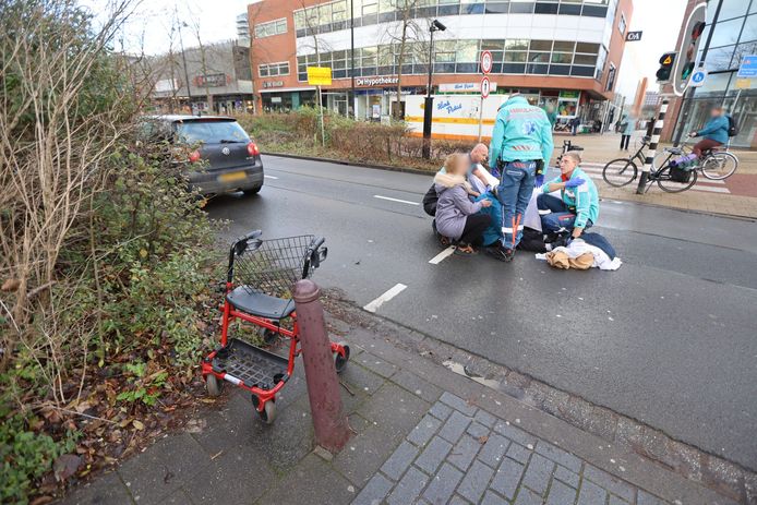 Vrouw geschept door auto in Rijswijk | Rijswijk | AD.nl