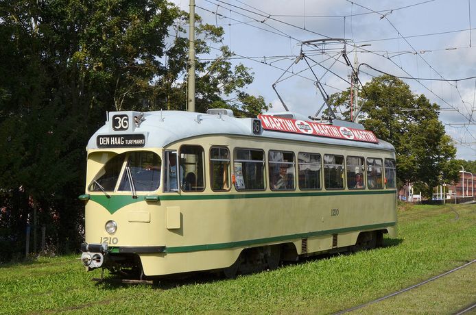 Maak een ritje met historische tram dwars door Den Haag en Scheveningen ...