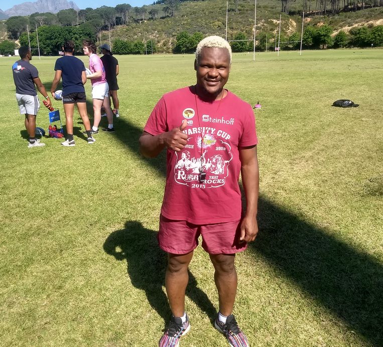 De eerste zwarte aanvoerder van het Zuid-Afrikaanse rugbyteam ...