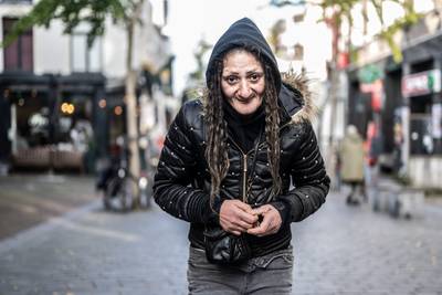 Het aangrijpende verhaal achter het straatleven van Luciënne, de ...