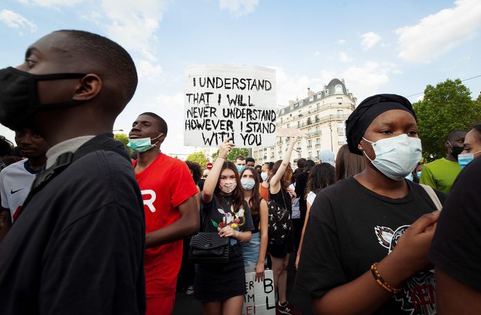 Duizenden mensen demonstreren in Parijs, rellen uitgebroken ...