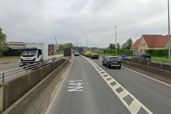 Lichtgewonde bij kop-staartaanrijding op N41 | Temse | hln.be