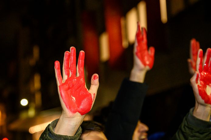 “Onze regeringen hebben bloed aan de handen”: protest tegen wapenhandel ...