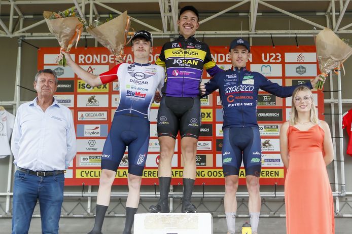 Dario Van Der Heyden wint derde rit Ronde van Oost-Vlaanderen, Artuur ...