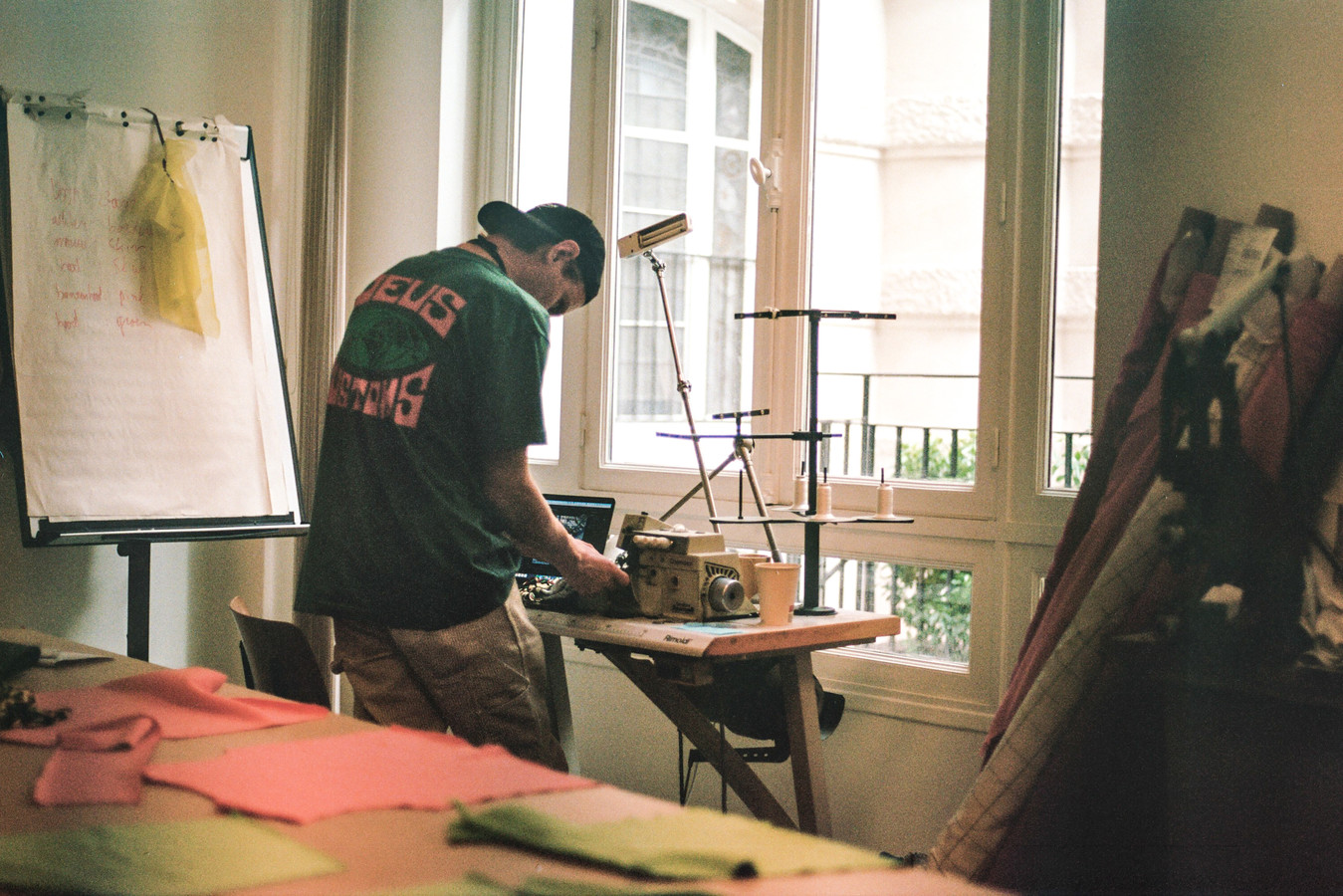 Enschedeër Bas Timmer heeft een primeur met Sheltersuit: een modeshow ...