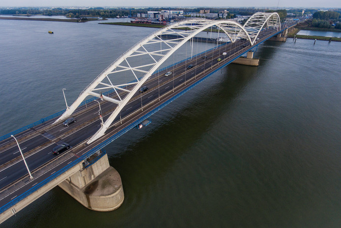 Hoogleraren: 'Merwedebrug op haar na ingestort' | Rivierenland ...