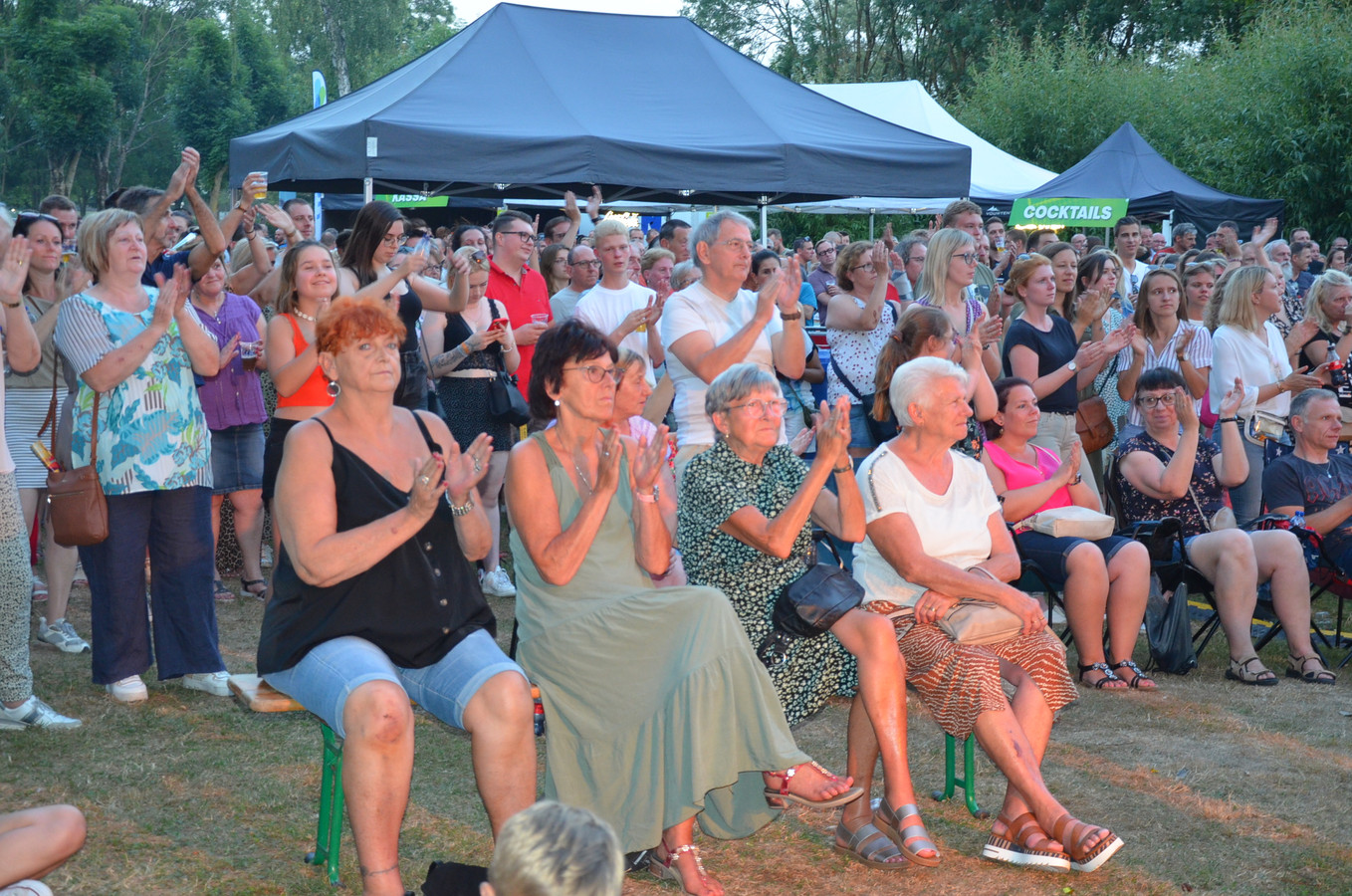 Tweede parkconcert lokt ondanks hitte heel wat volk | Foto | hln.be